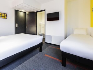 Quarto, várias camas (Pop) | Secretária, cortinas/cortinados opacos, quartos insonorizados 