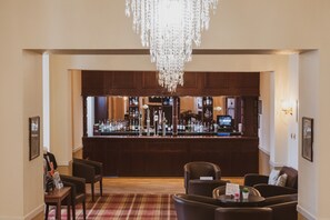 2 bares/lounges 