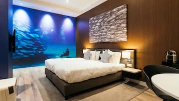 Quarto Duplo ou Twin Superior, sem janelas (Atlantis Loft) | Secretária, cortinas/cortinados opacos, ferro/tábua de engomar