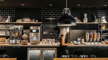 Pequeno-almoço tipo buffet diário (10 EUR por pessoa)