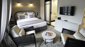 Suite Júnior | Minibar, cofre no quarto, secretária, cortinas/cortinados opacos