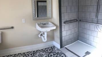 10 | Banheiro | Produtos de toalete de grife, secador de cabelo (mediante solicitação)