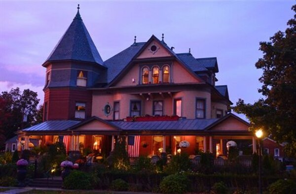 Union Gables Bed & Breakfast - Saratoga, NY