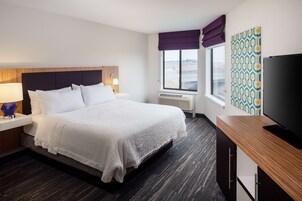 Roupa de alta qualidade, cofre no quarto, secretária