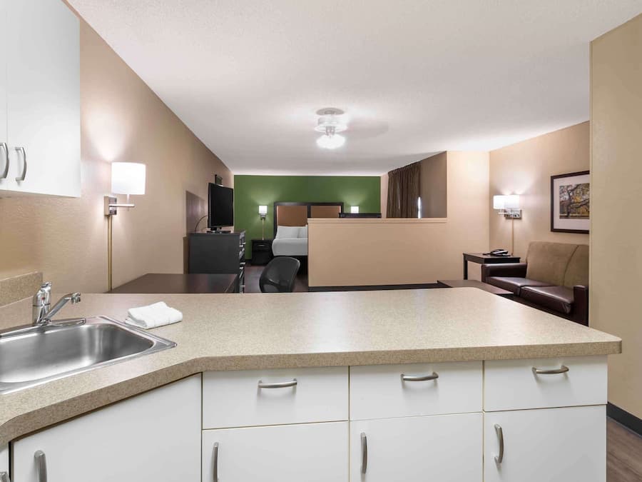 Secretária, ferro/tábua de engomar, Wi-fi grátis