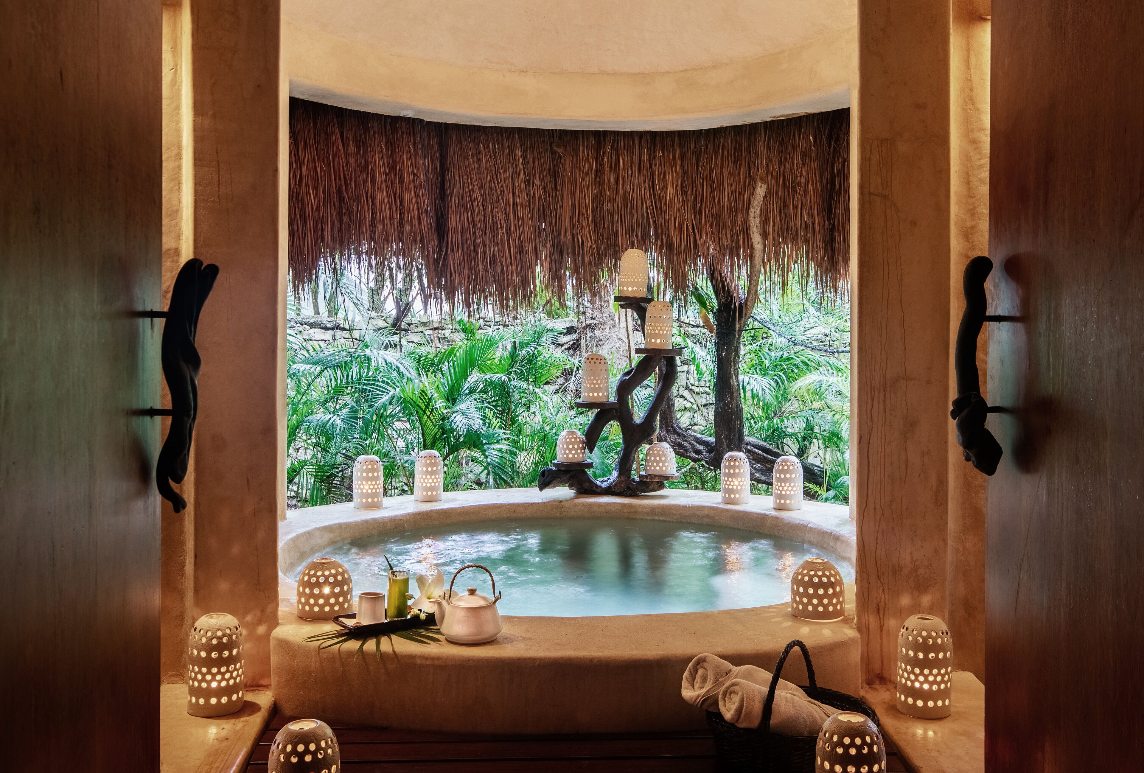 Salas para tratamentos a dois, sauna seca, banheira de hidromassagem