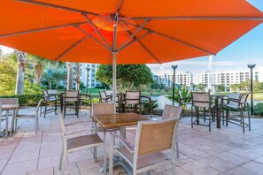 Piscina interior, 3 piscinas exteriores 