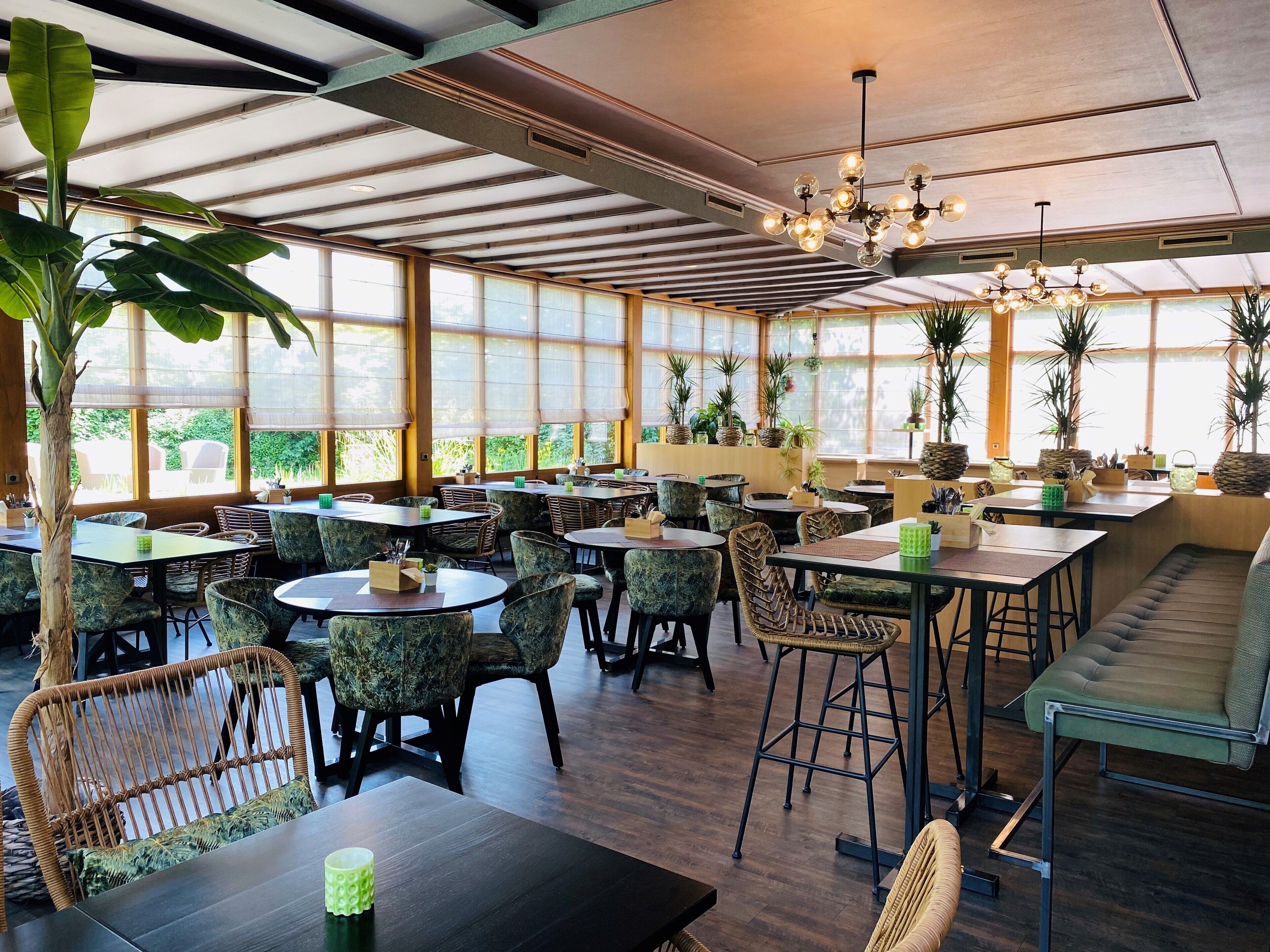 Pequenos-almoços e jantares servidos, incluindo cozinha internacional 