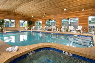 Piscina interna, piscina externa sazonal