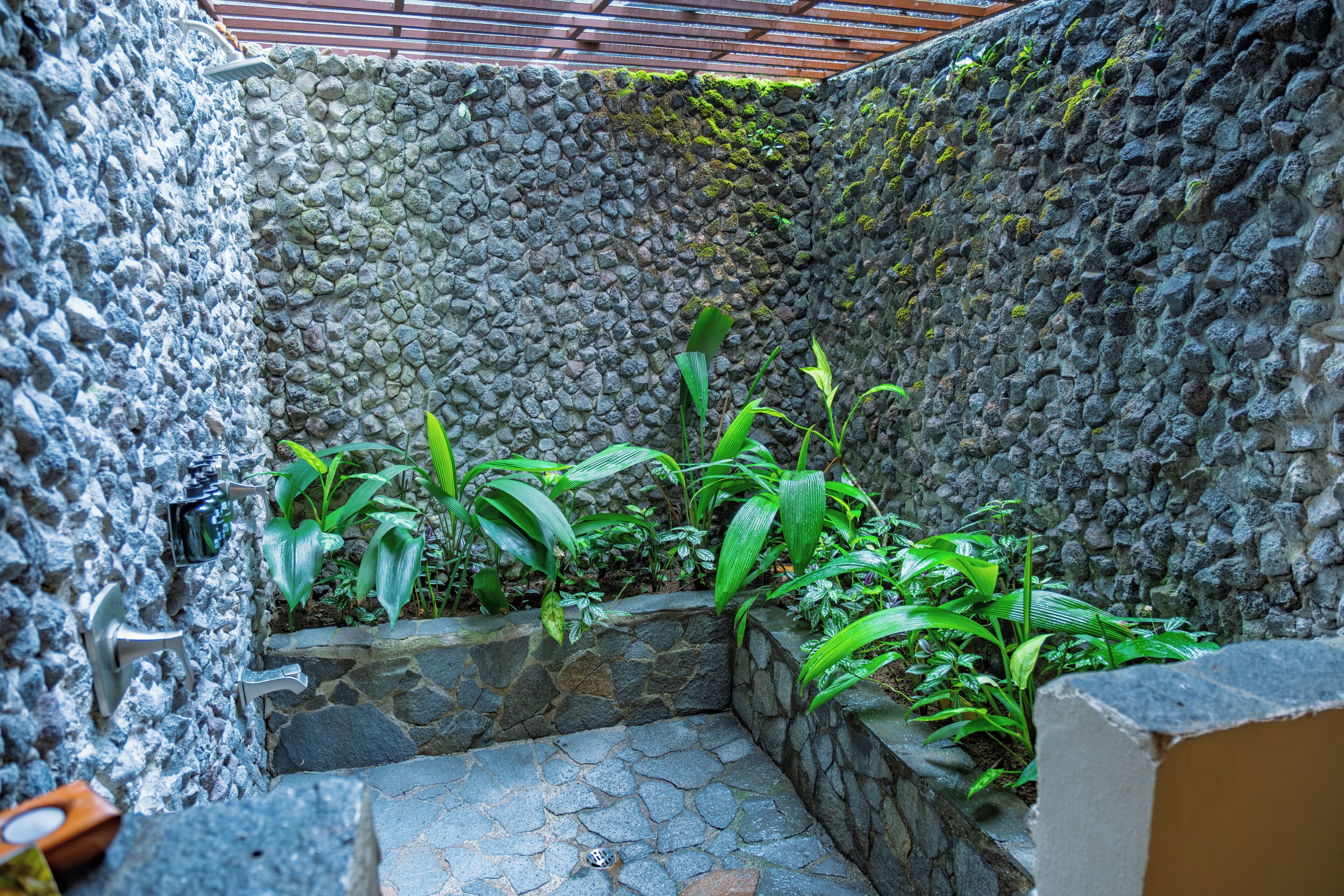 Vila júnior, 2 quartos | Banheiro | Chuveiro, chuveiro com efeito de chuva