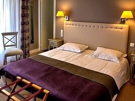 Quarto casal superior | Escrivaninha, Wi-Fi de cortesia