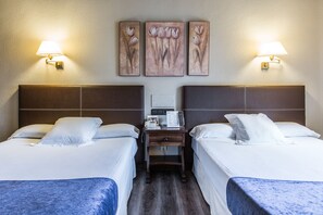 Quarto Duplo ou Twin | Casa de banho | Uma combinação polibã/banheira, artigos de higiene ecológicos 