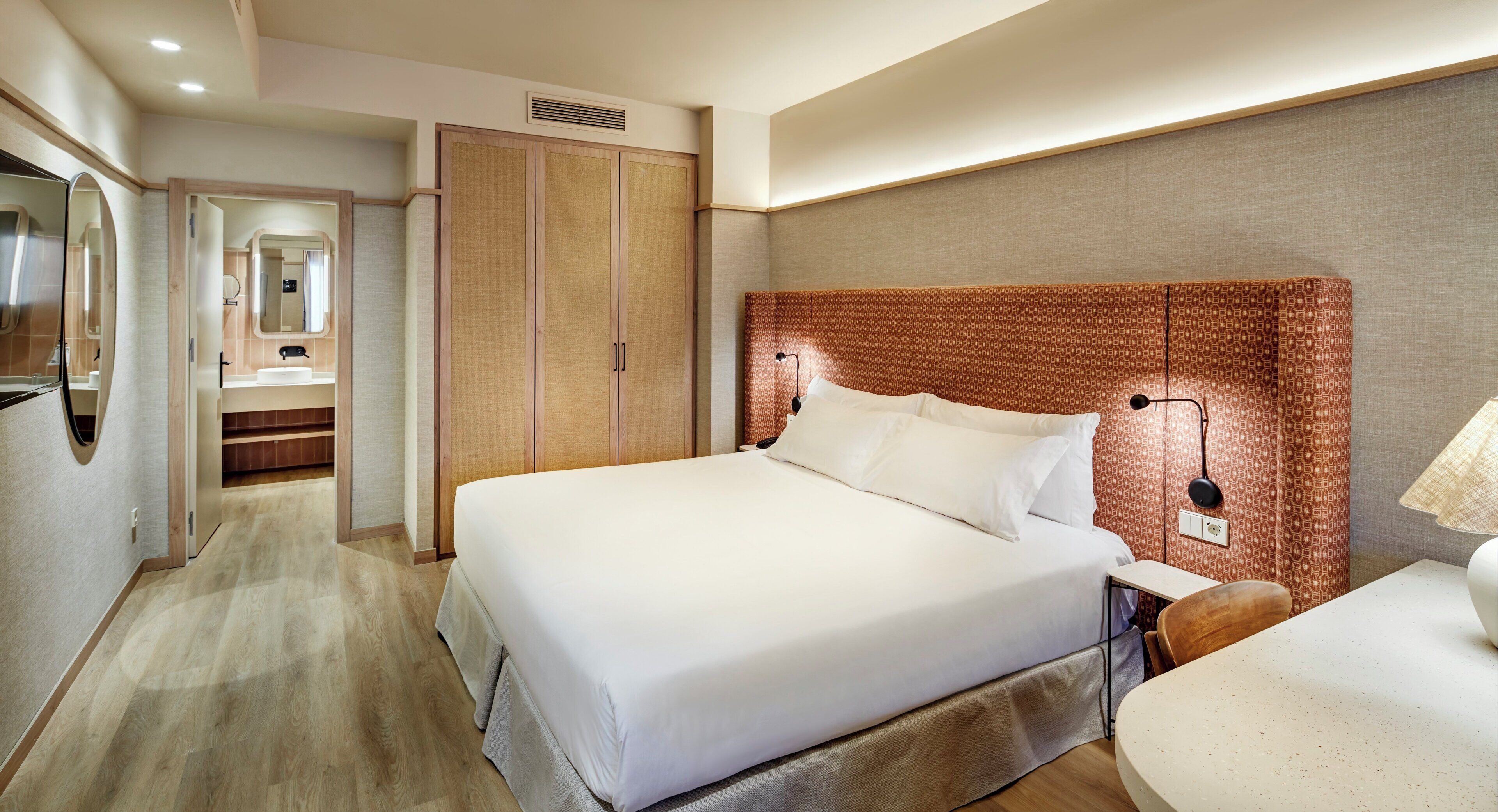 Suíte júnior | Roupas de cama premium, frigobar, cofres nos quartos, escrivaninha