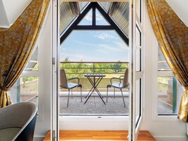 Quarto Privilege, Quarto, 1 cama de casal | Roupa de alta qualidade, secretária, cortinas/cortinados opacos