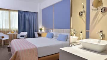 Superior | 1 quarto, frigobar, escrivaninha, cortinas blackout