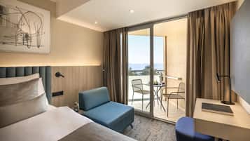 Superior double room with sea view balcony | Roupas de cama premium, frigobar, cofres nos quartos, escrivaninha