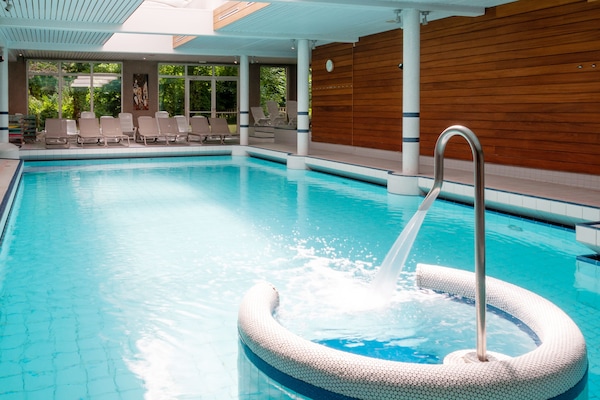 Piscina interior, da(s) 7:30 à(s) 20:30, espreguiçadeiras