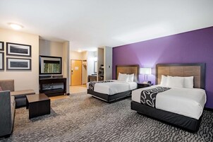 Quarto Deluxe, 2 camas queen-size, não fumadores (Deluxe Executive Room) | Roupa de alta qualidade, secretária 