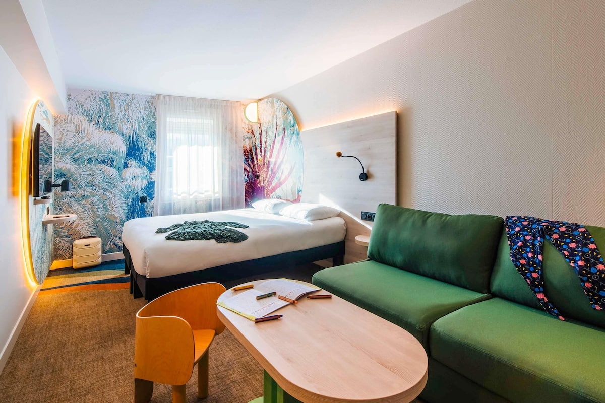 Quarto Twin Standard, várias camas | Roupa de alta qualidade, camas de colchão pillowtop, secretária