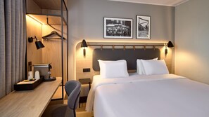 Quarto Superior, 1 cama king-size | Roupa de alta qualidade, secretária, cortinas/cortinados opacos 