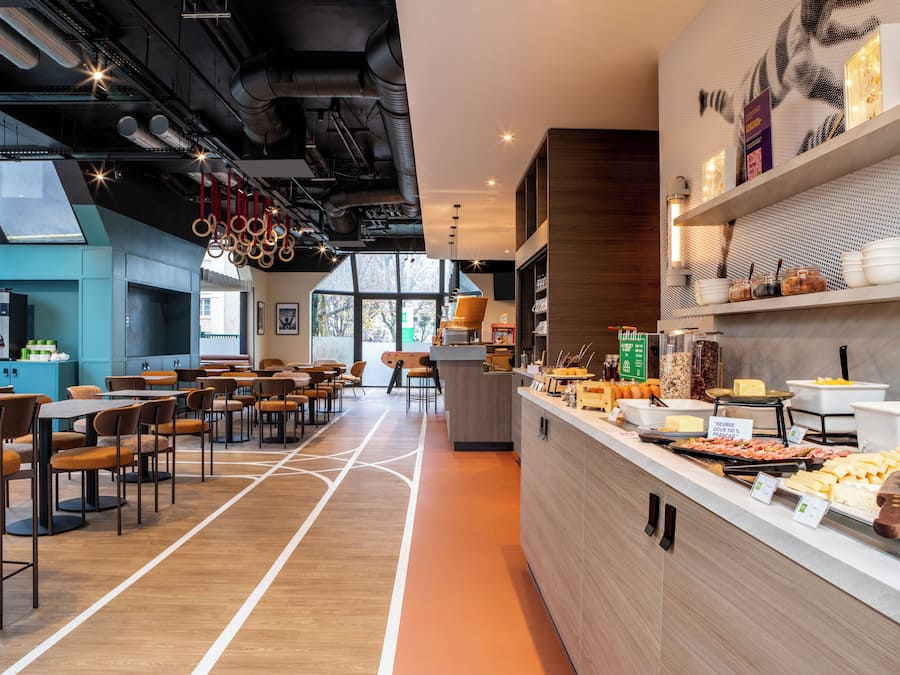 Café da manhã com buffet diário (EUR 13.9 por pessoa)