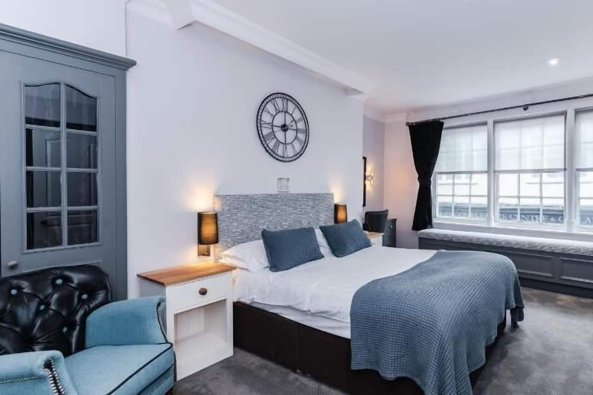 Secretária, quartos insonorizados, ferro/tábua de engomar, Wi-fi grátis