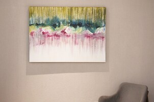 Uma pintura na parede.