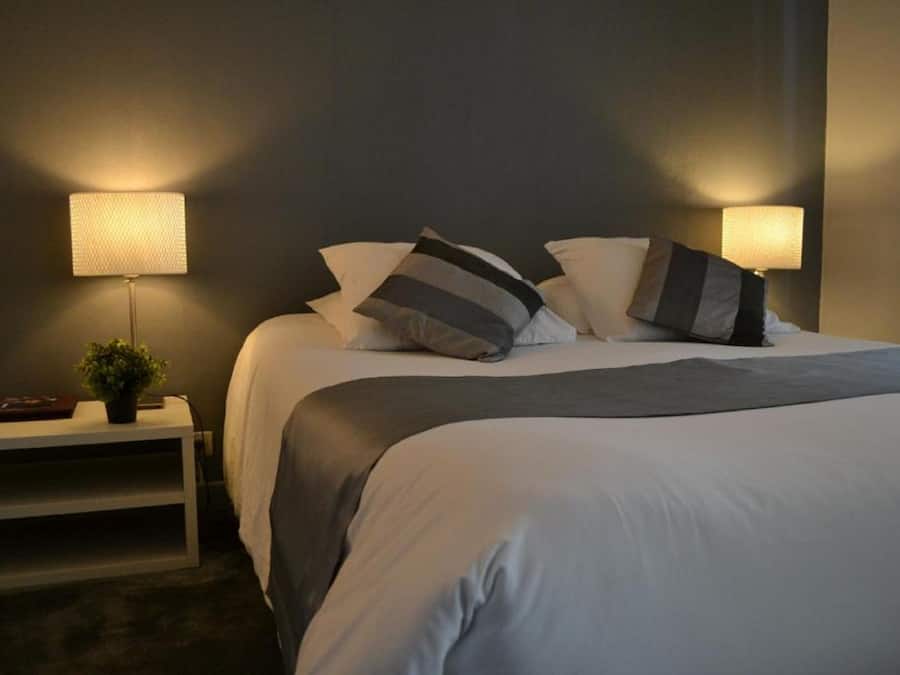 Quarto Duplo Superior | Roupa de alta qualidade, cofre no quarto, com decoração personalizada