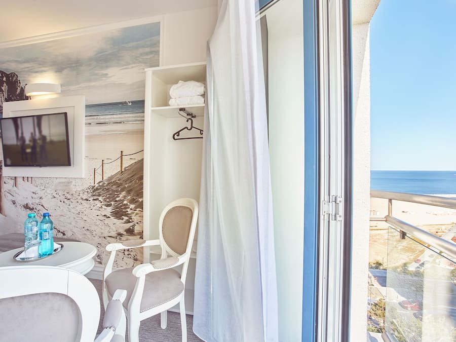 Quarto Duplo Deluxe, vista para o mar | Minibar, cofre no quarto, secretária