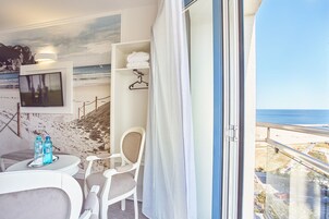 Quarto casal luxo, vista para o mar | Frigobar, cofres nos quartos, escrivaninha