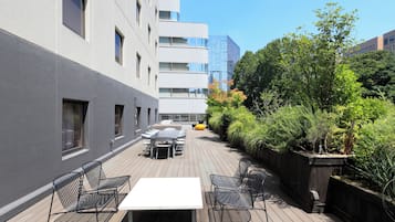 Quarto Quádruplo de Luxo, 1 quarto, não fumadores, terraço (109sqm,3F,Suite,LateCheck-Out,11:00AM) | Terraço/pátio interior