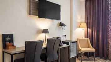 Quarto triplo, 3 camas de solteiro (only by stairs) | Frigobar, cofres nos quartos, escrivaninha