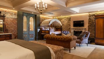 Quarto superluxo | Roupas de cama antialérgicas, frigobar, cofres nos quartos, escrivaninha