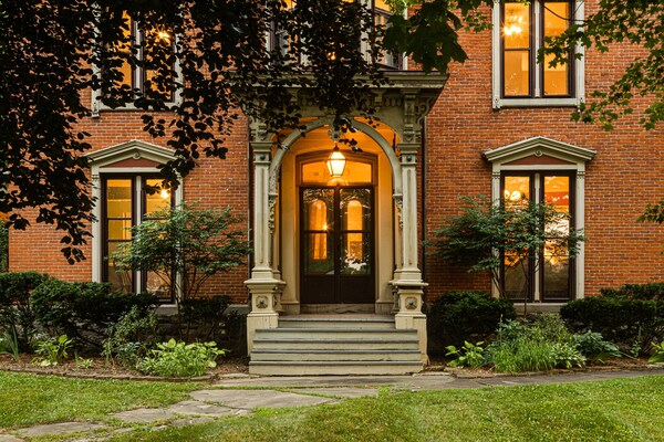 Rosemont Inn Bed & Breakfast - Utica, NY