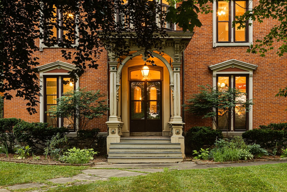 Rosemont Inn Bed & Breakfast - Utica, NY