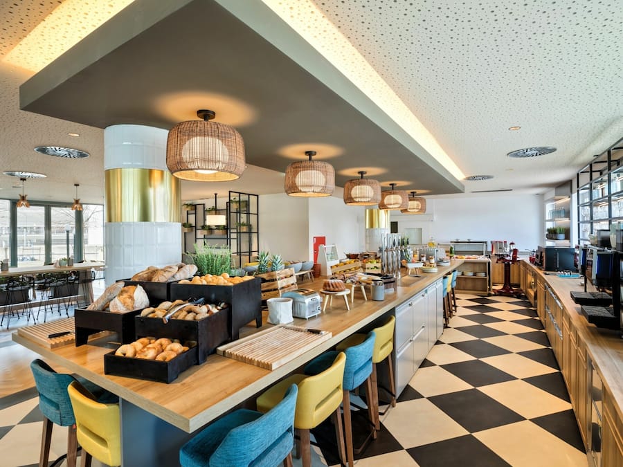 Café da manhã com buffet diário (EUR 24 por pessoa)