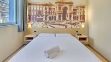 Quarto Duplo Standard | Roupa de alta qualidade, minibar, cofre no quarto, secretária