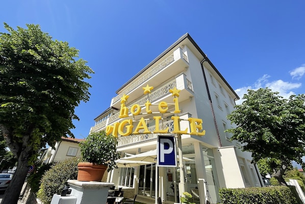 Pequenos-almoços servidos, cozinha italiana, com vista para o jardim 