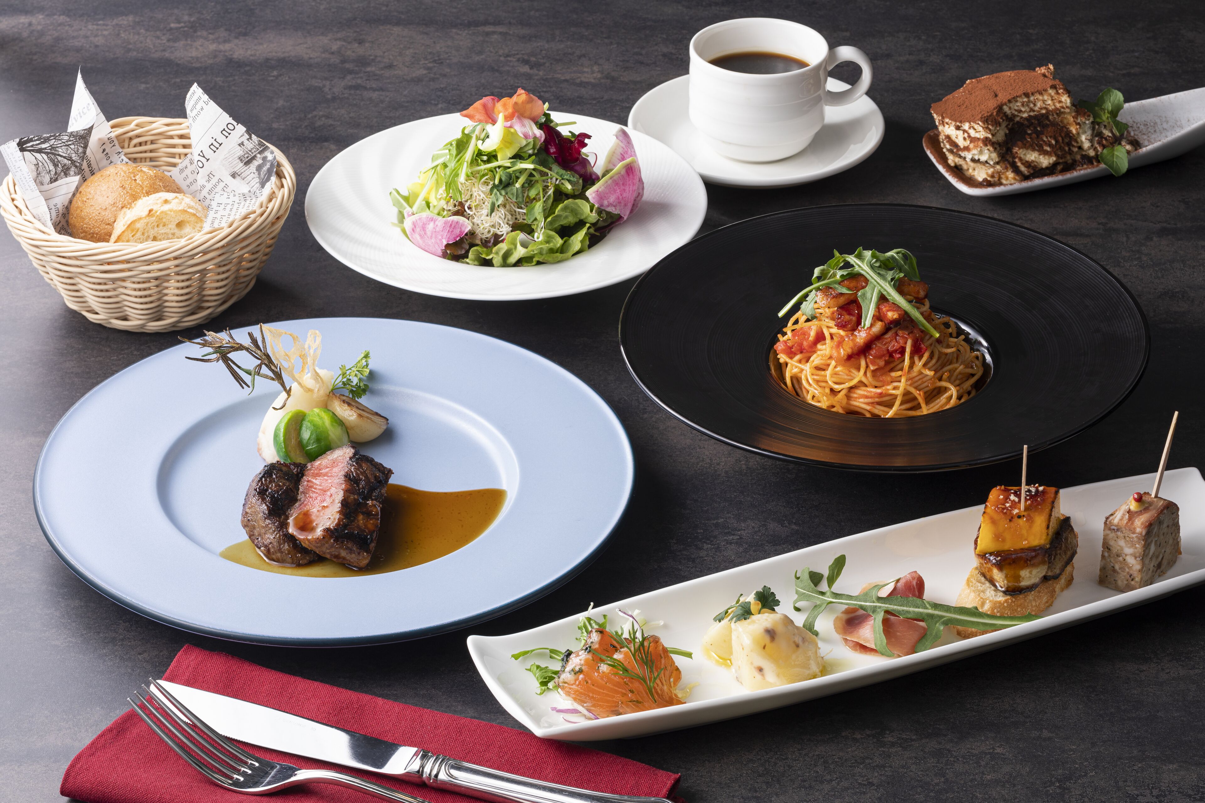 Pequenos-almoços, almoços e jantares servidos 