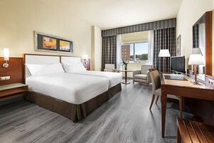 Minibar, cofre no quarto, secretária, Wi-fi grátis 