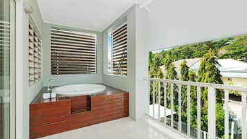 1 quarto, cofre no quarto, ferro/tábua de engomar