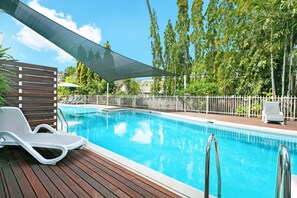 Cofres nos quartos, ferros/tábuas de passar roupa, berços (sobretaxa)