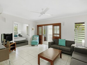 Quarto, 2 quartos | Cofres nos quartos, ferros/tábuas de passar roupa, berços (sobretaxa)