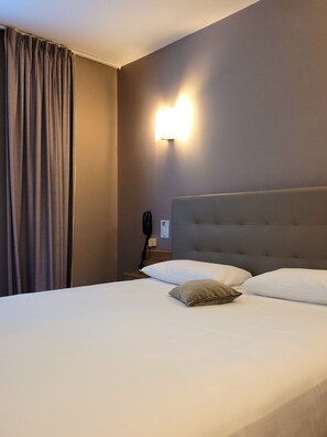 Quarto Duplo Comfort | Secretária, quartos insonorizados, ferro/tábua de engomar 