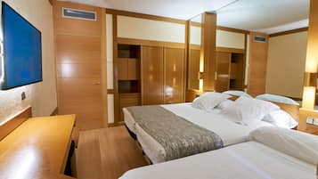 Minibar, cofre no quarto, secretária