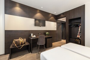 Quarto duplo conforto (Collection) | Edredons de pluma, frigobar, cofres nos quartos, escrivaninha