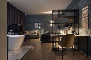 Suite (Open) | Cofre no quarto, secretária, Wi-fi grátis, roupa de cama fornecida 