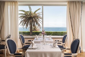 Serviço de café da manhã, culinária mediterrânea, vistas para o mar 