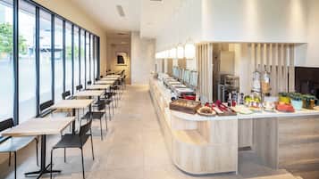 Café da manhã com buffet todos os dias (JPY 1650 por pessoa)