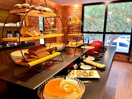 Pequeno-almoço tipo buffet diário incluído 